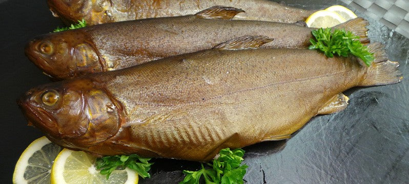 Traditionell geräucherte Forellen aus eigener Herstellung – Töllner ...